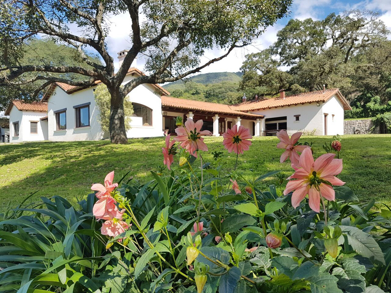 Hotel Torrontes, Hotel en San Lorenzo para 6 personas con con pileta ...