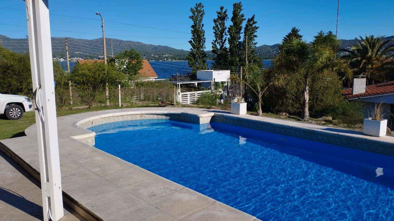 Casa Gris en Lago Azul, Casa en Villa Santa Cruz Del Lago para 9 ...