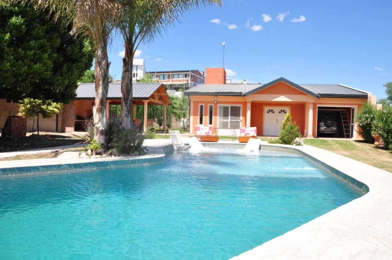 Casa Las Azucenas, Casa en Villa Santa Cruz Del Lago para 17 personas ...